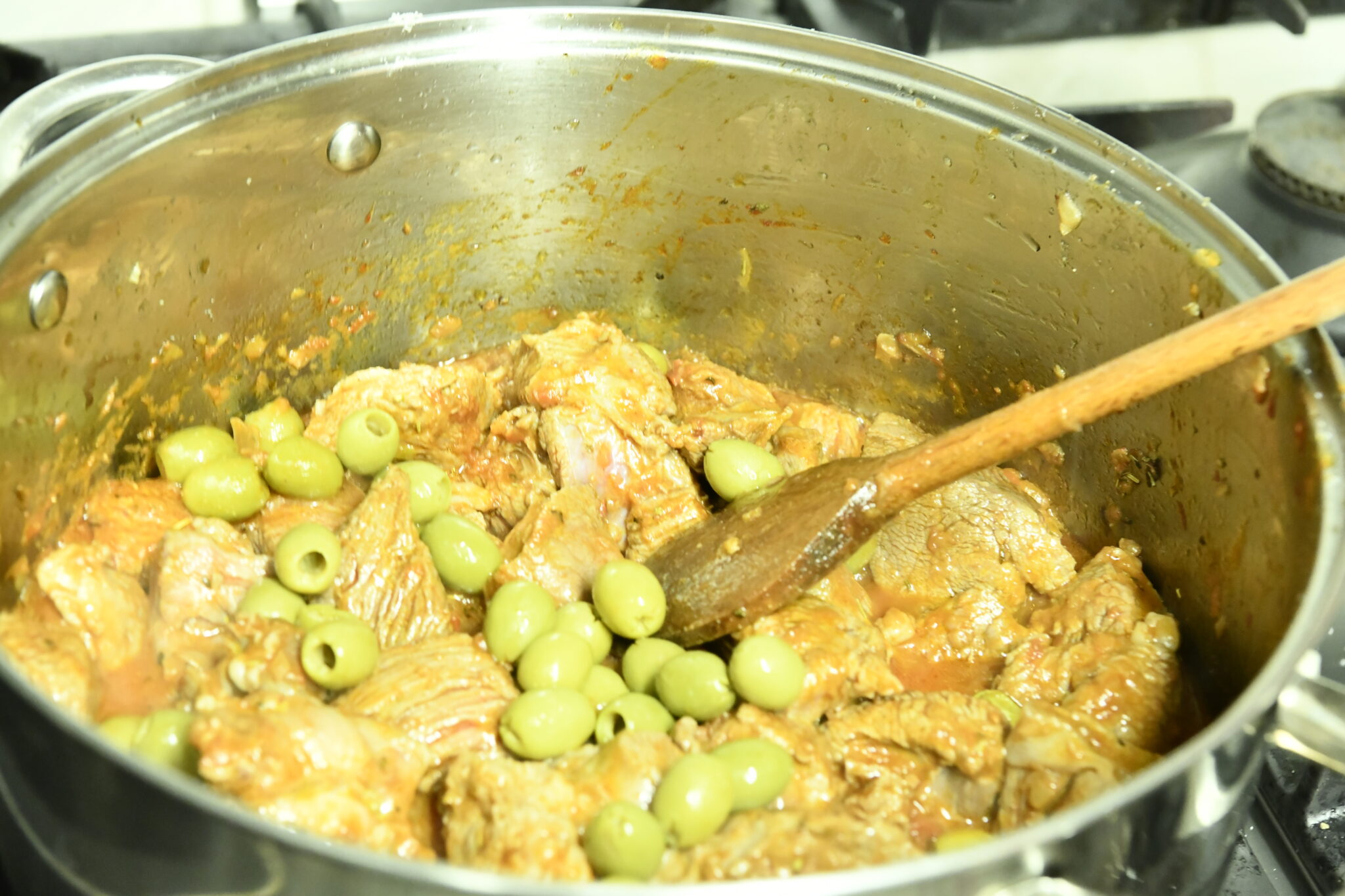 Sauté De Veau Aux Olives Corse La Recette Pour 6 Personnes